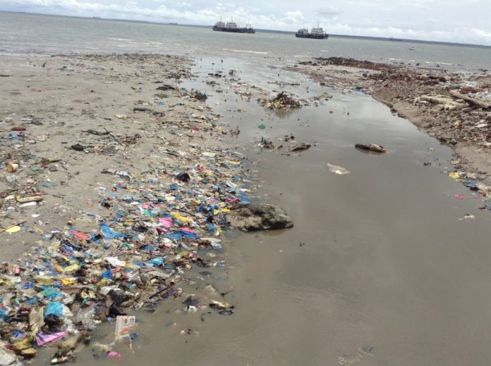 La pollution plastique au Gabon : déjà une réalité. - 7 jours info